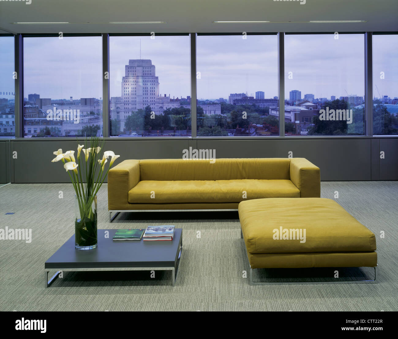 The met night hi-res stock photography and images - Alamy