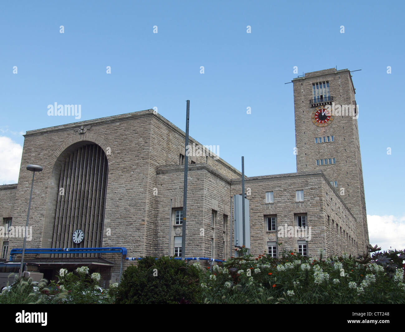 Stuttgart central train station hi-res stock photography and images - Alamy