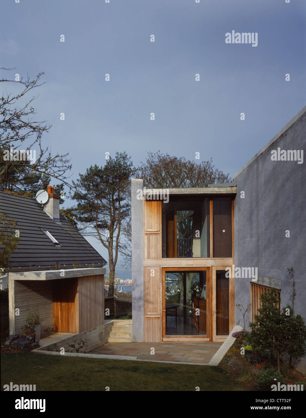 private house sunken terrace and garden shed Stock Photo - Alamy