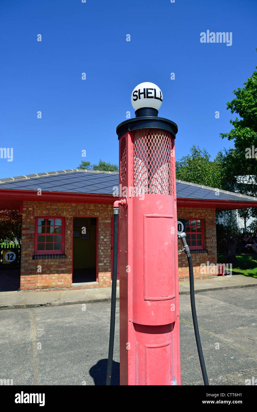 Vintage shell oil pump hi-res stock photography and images - Alamy