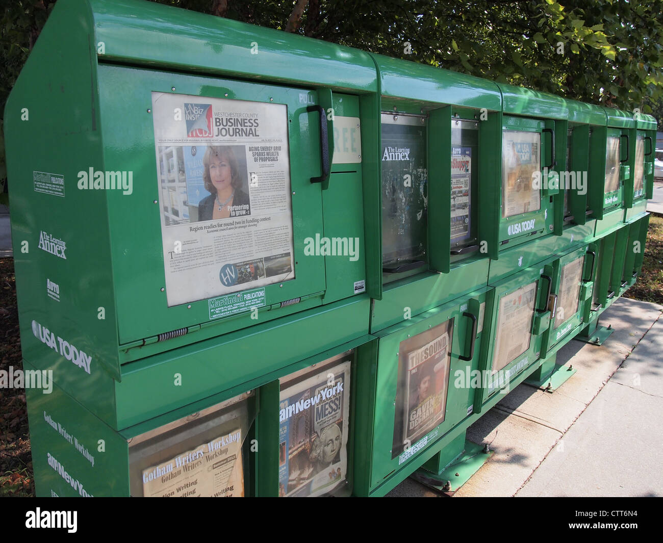 Newspaper vending machines hi-res stock photography and images - Alamy