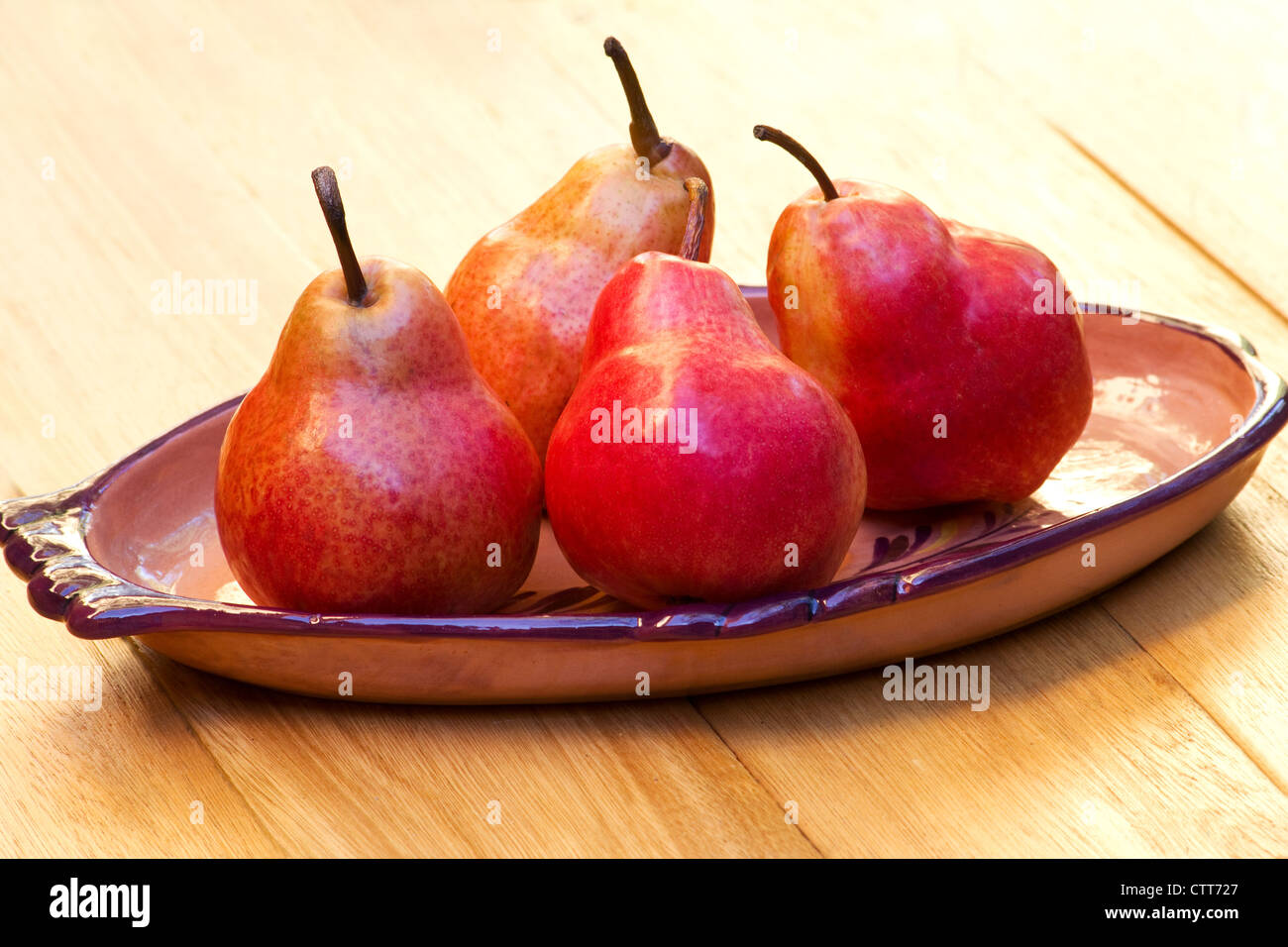 Red bowl of pears hi-res stock photography and images - Alamy