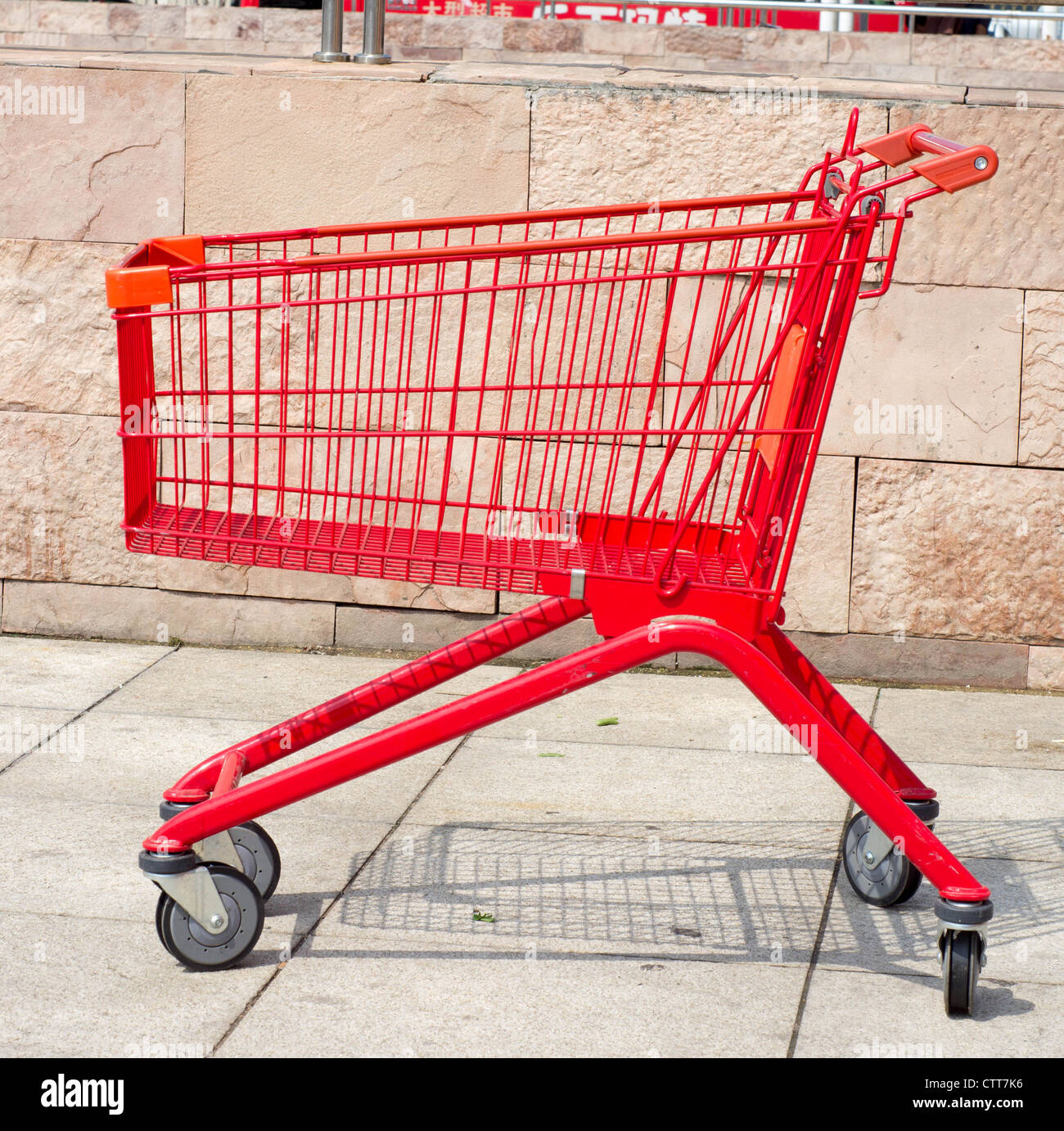 A shopping cart in outdoor Stock Photo - Alamy