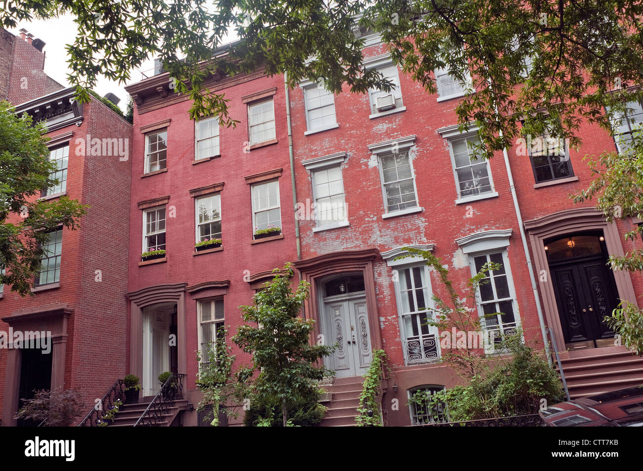 New York, NY - 31 July 2012 West Village row houses Stock Photo - Alamy