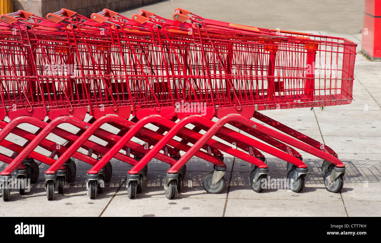 Shopping carts line up hi-res stock photography and images - Alamy