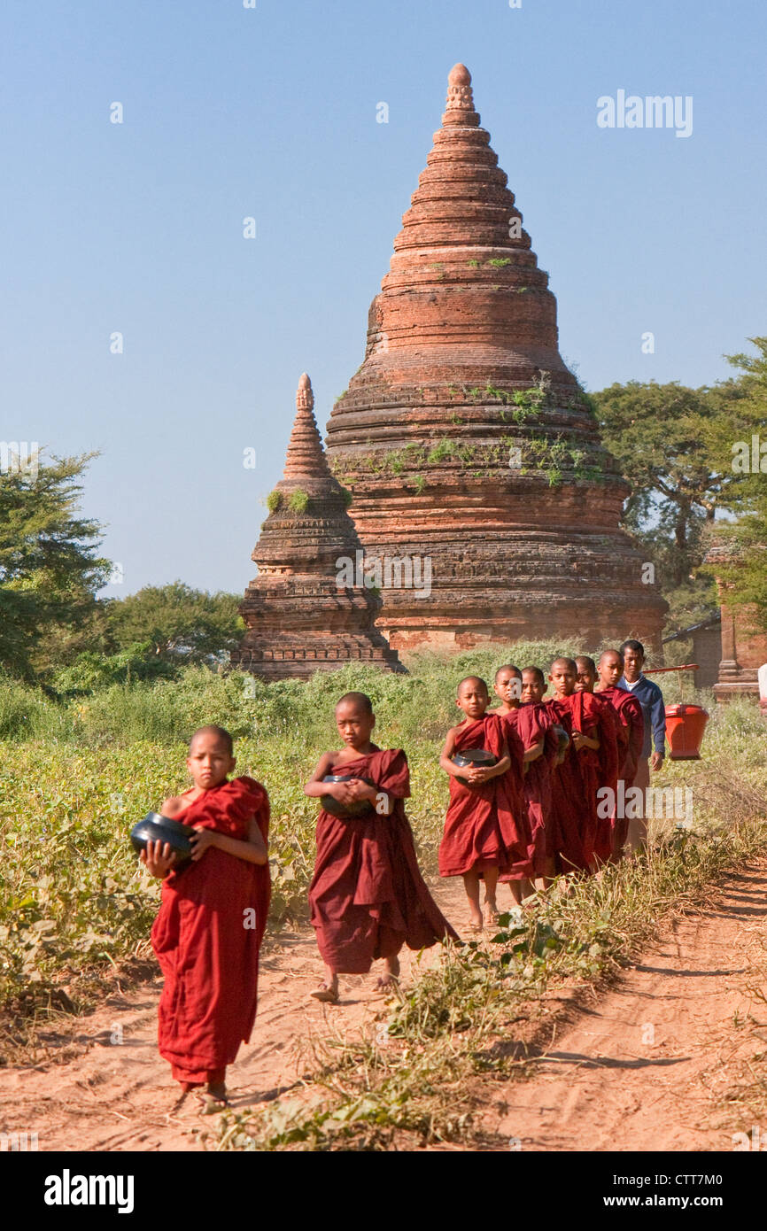 Burmese buddhist culture hi-res stock photography and images - Alamy