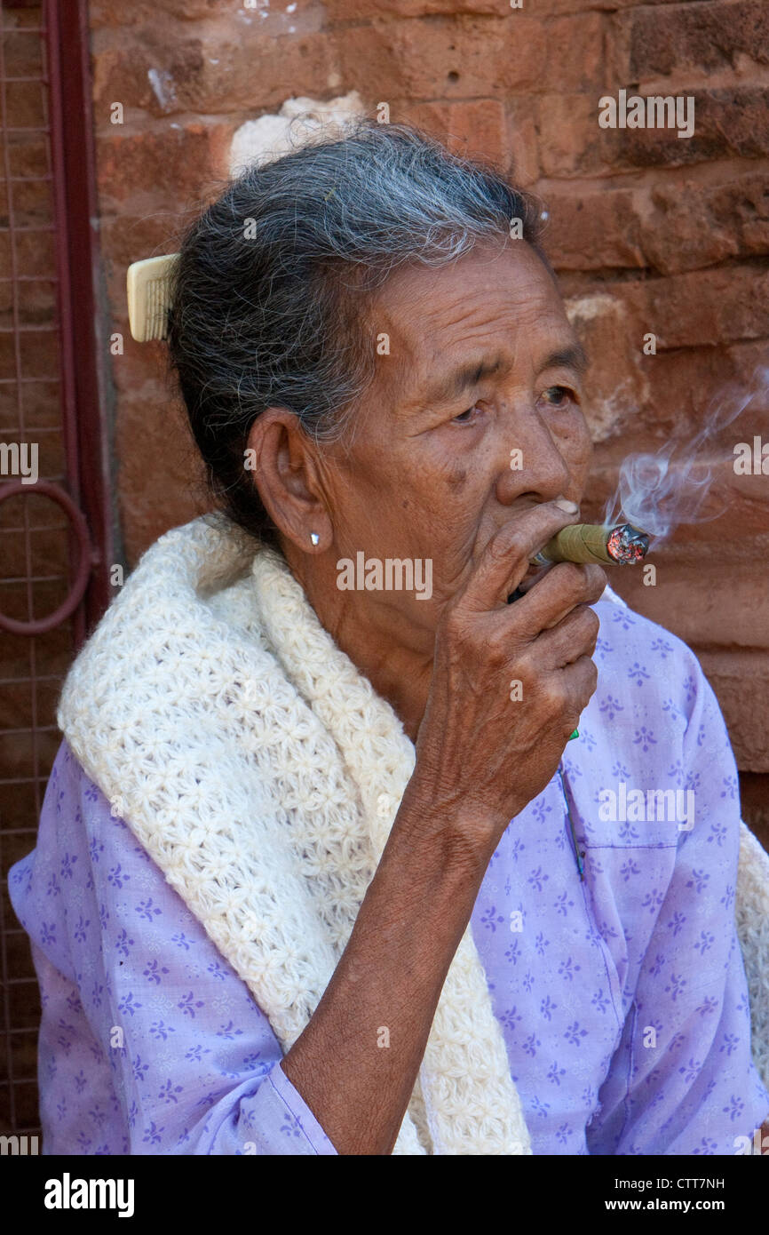 Myanmar burma smoking hi-res stock photography and images - Alamy