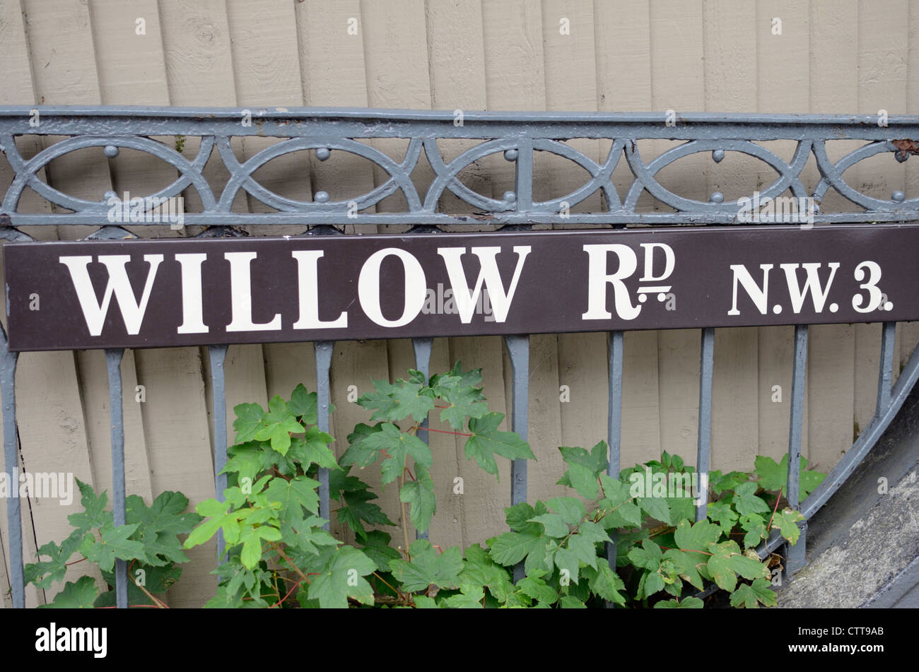 Hampstead street sign hi-res stock photography and images - Alamy