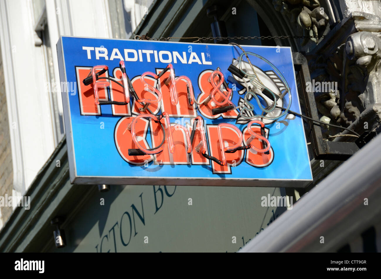 Fish and chips hi-res stock photography and images - Alamy