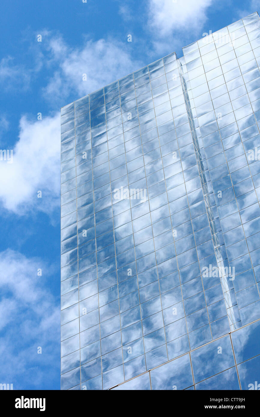 Cloud and building hi-res stock photography and images - Alamy