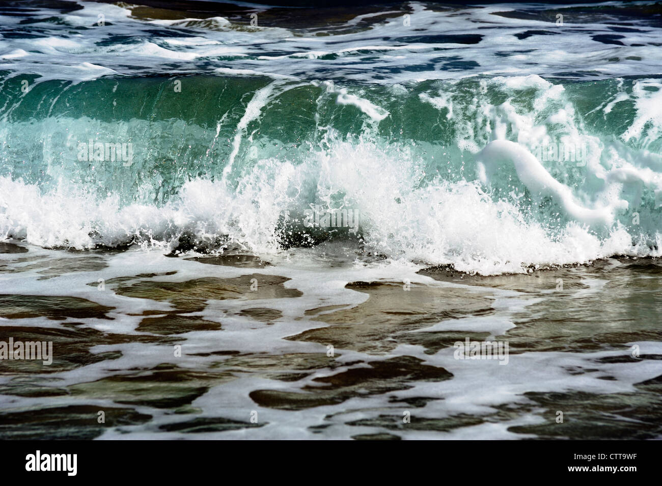 Waves crashing beach hi-res stock photography and images - Alamy