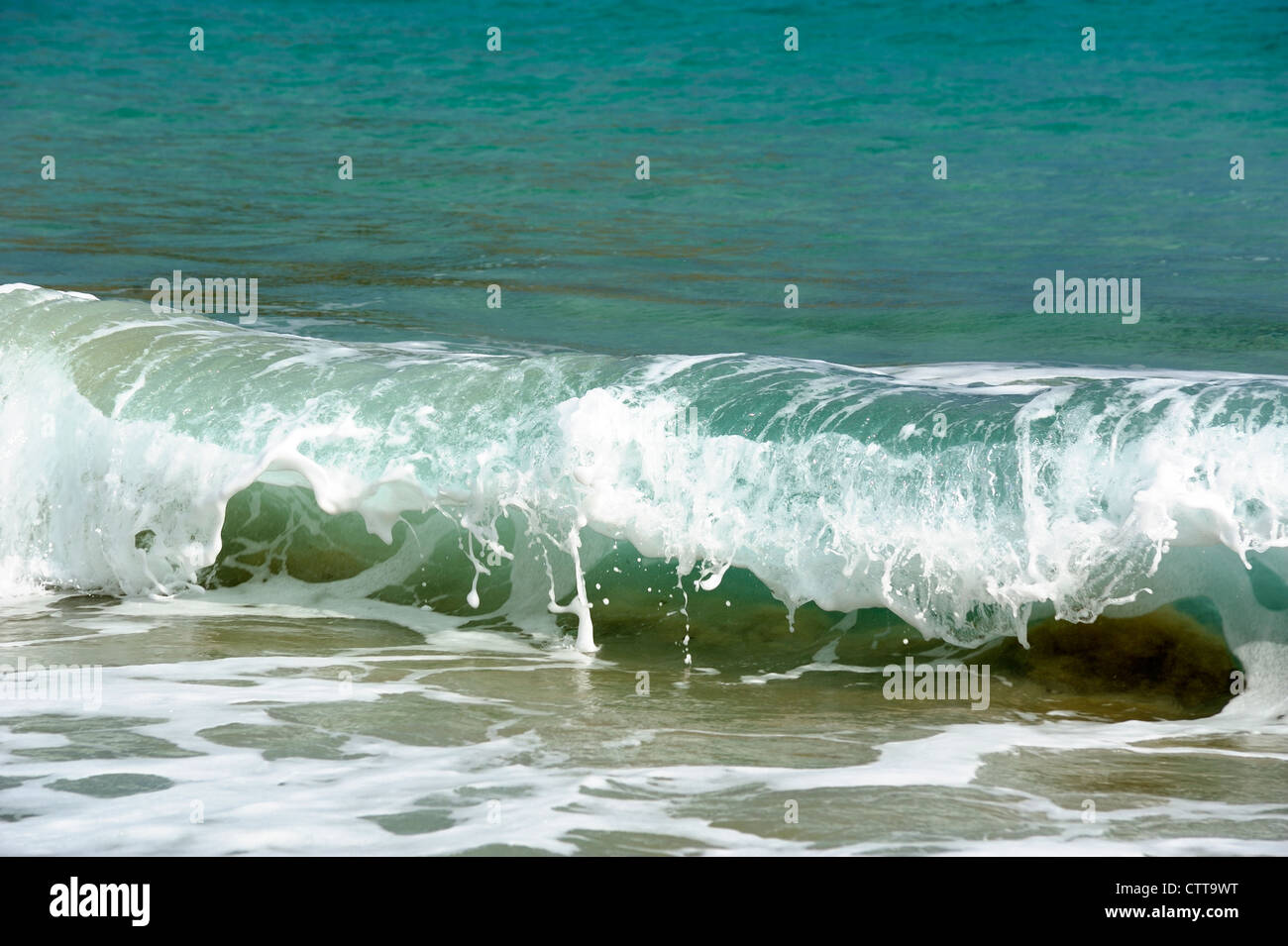 Crashing waves cover hi-res stock photography and images - Alamy