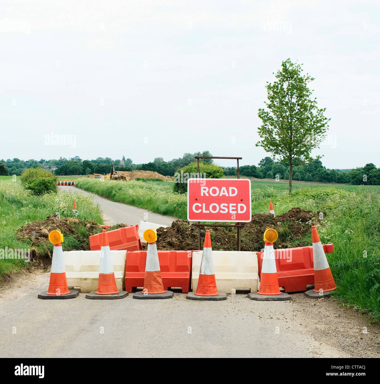 Road Closed sign, UK Stock Photo - Alamy