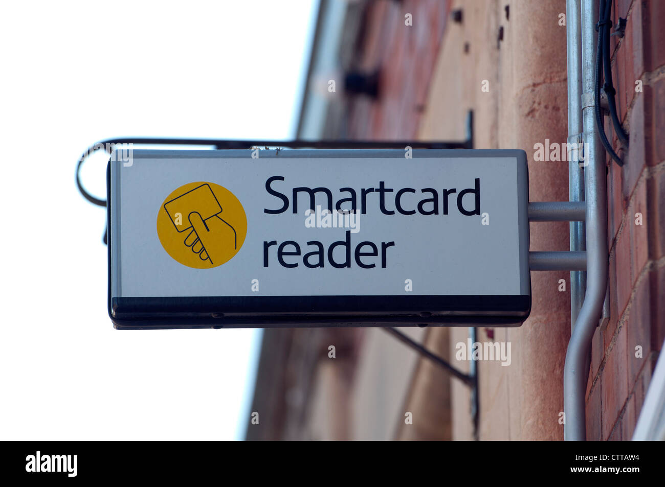 Smartcard reader sign, Dorridge railway station Stock Photo - Alamy
