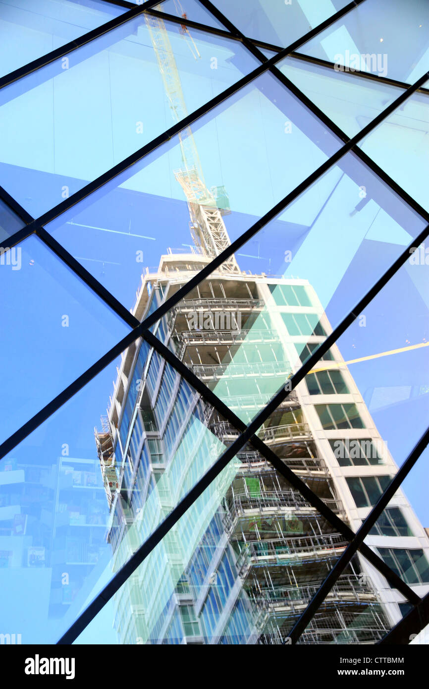 Architecture reflections hi-res stock photography and images - Alamy