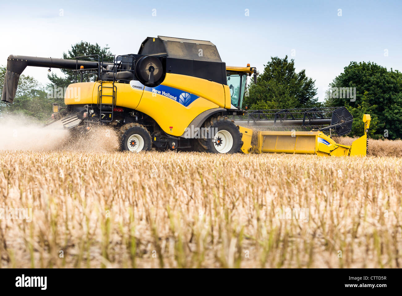 Combine harvester uk hi-res stock photography and images - Alamy