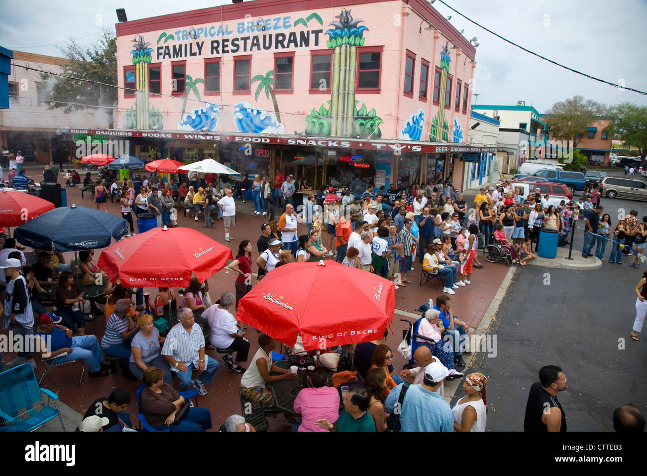Hispanic festival florida dancing hi-res stock photography and images ...