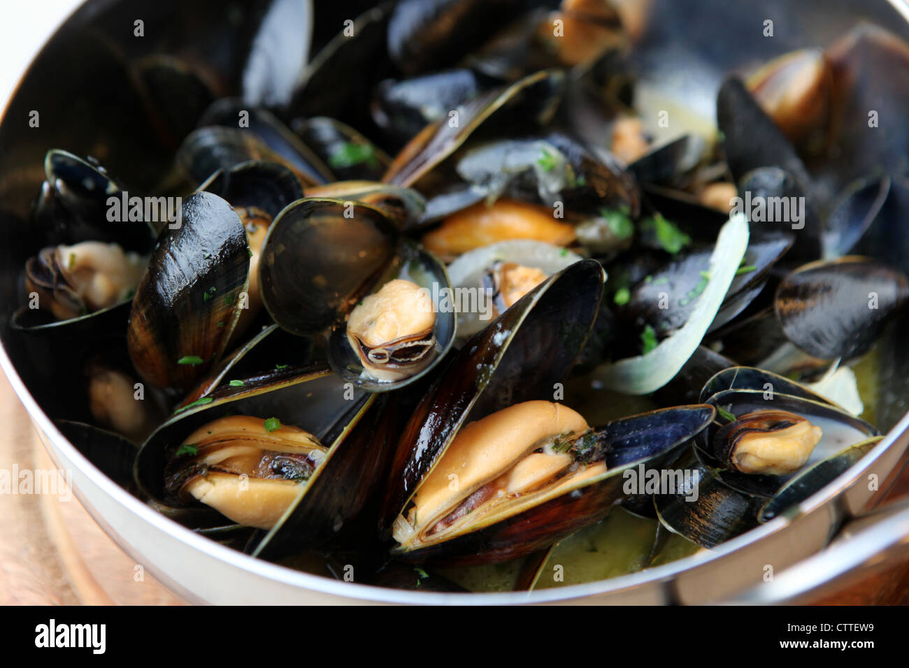 A pot of mussels Stock Photo - Alamy