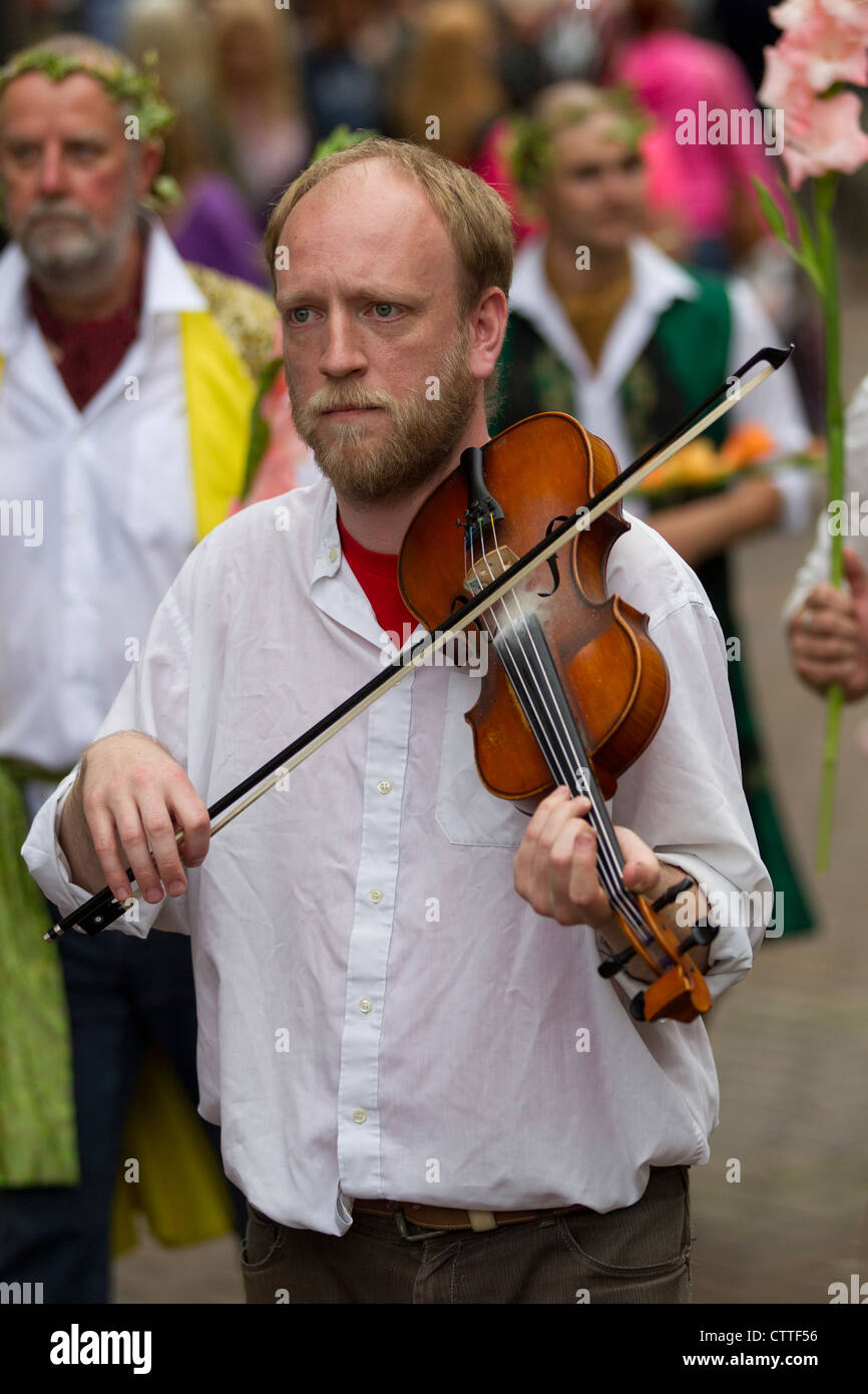 Godiva Awakes Northampton Market Square. Violin Player Stock Photo - Alamy