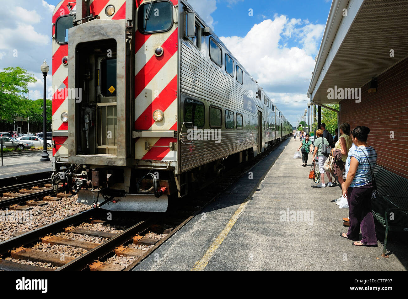 Inbound train to Chicago approaching suburban Fox River Grove train ...