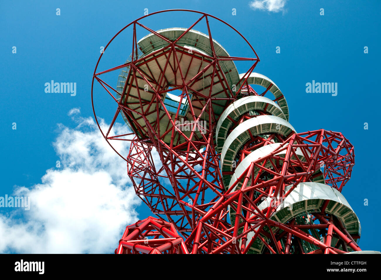 ArcelorMittal Orbit tower in Queen Elizabeth Olympic Park, London Stock ...