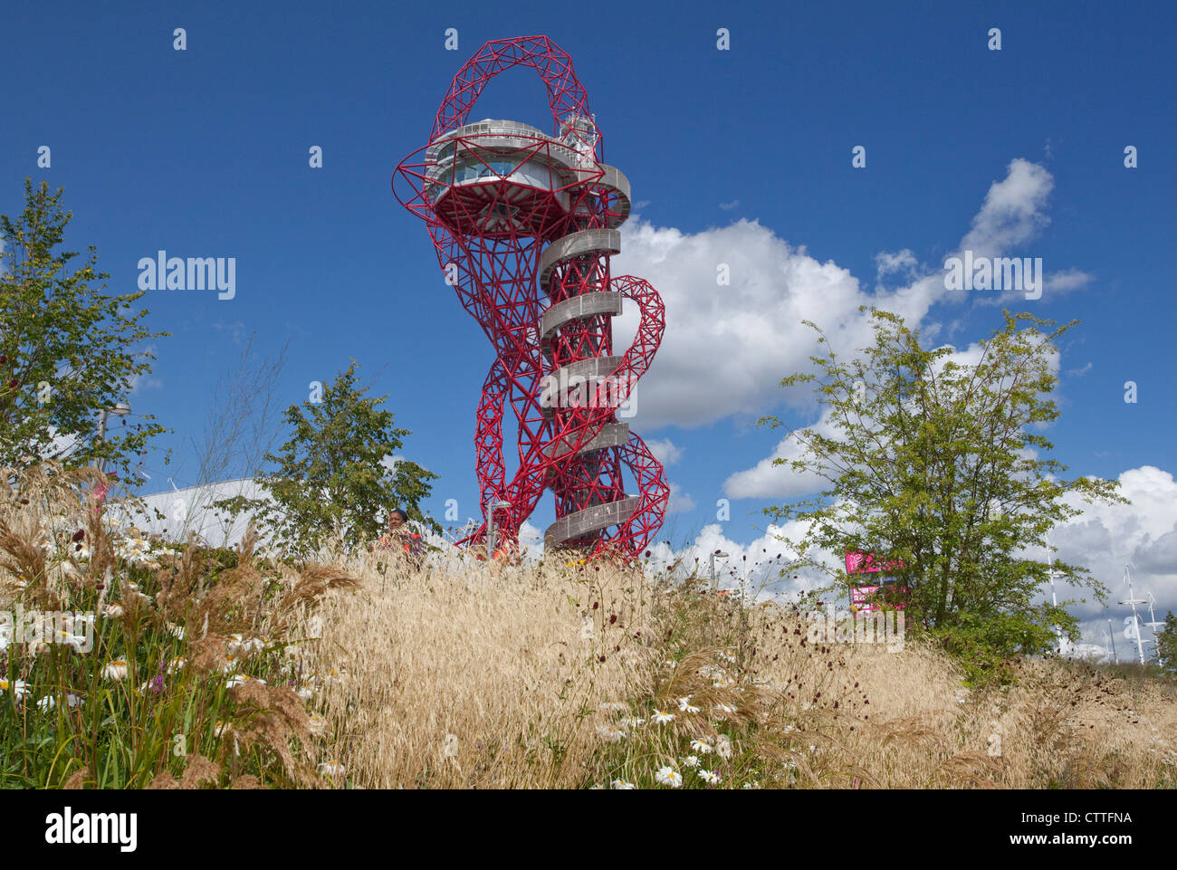 ArcelorMittal Orbit tower in Queen Elizabeth Olympic Park, London Stock ...