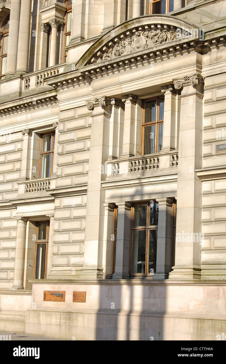 Facade of the City Chambers building in Glasgow, Scotland Stock Photo ...