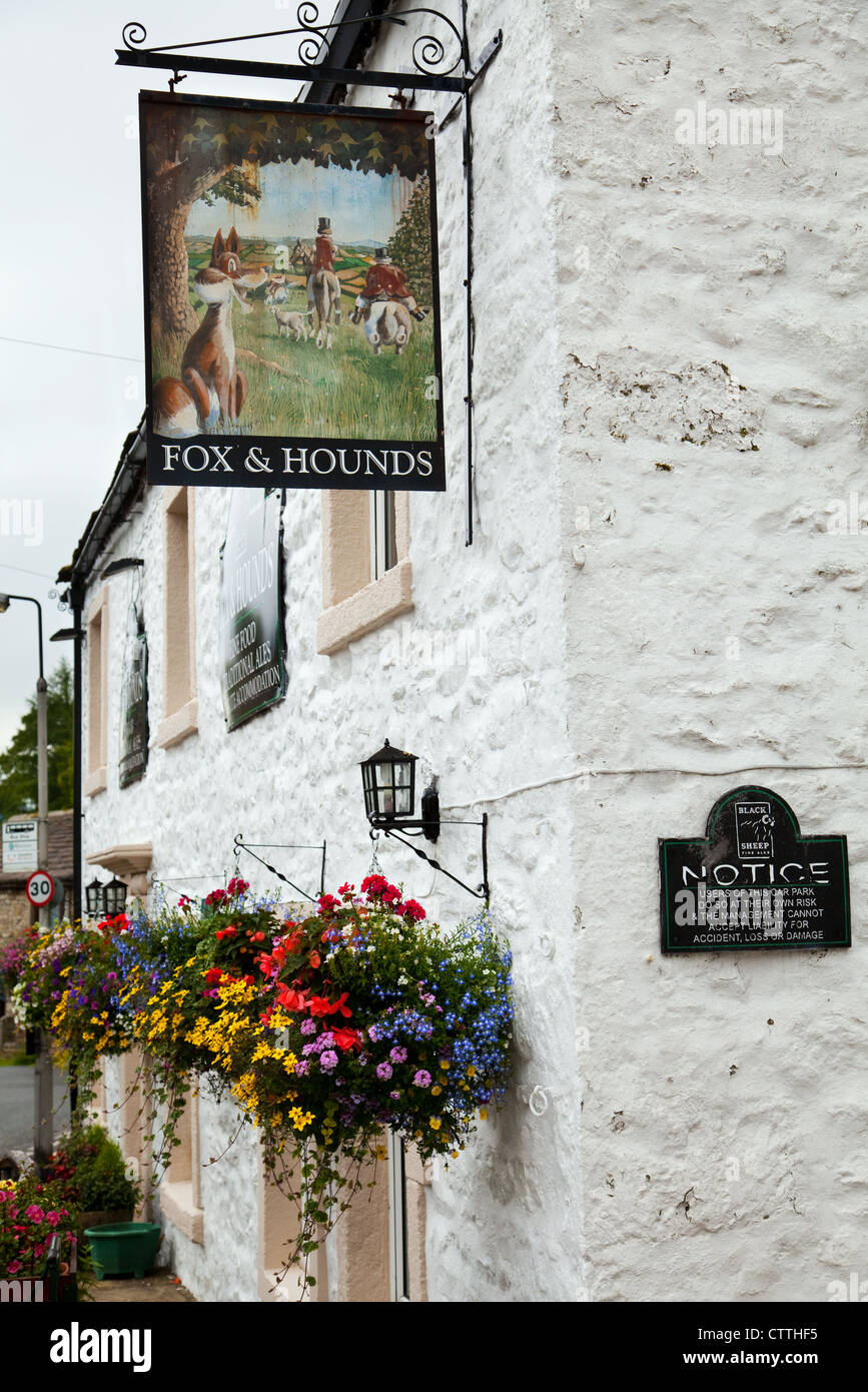 Fox and hounds inn accommodation hi-res stock photography and images ...