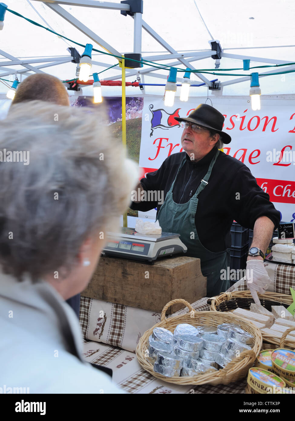 Assistant merchant hi-res stock photography and images - Alamy