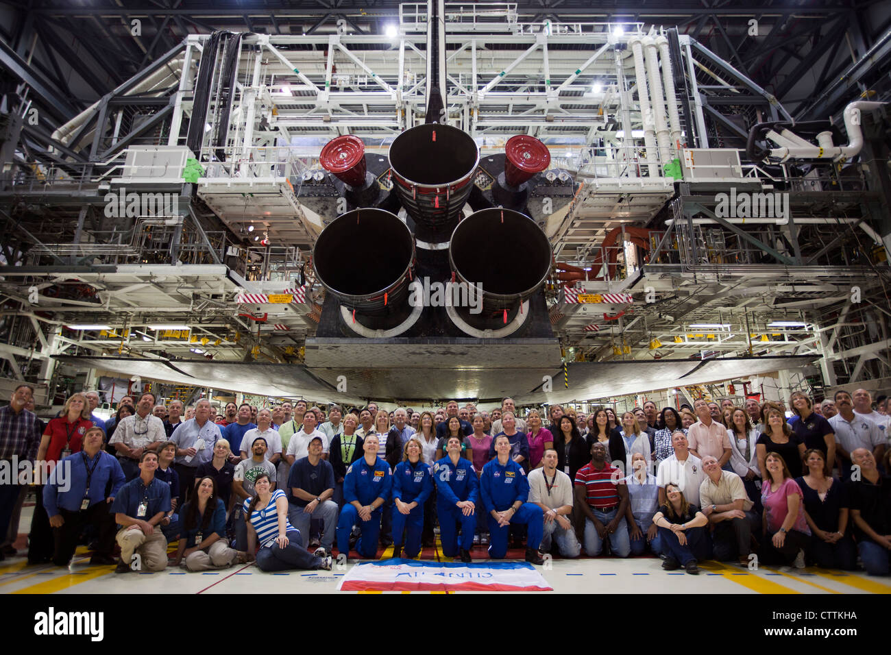 Sts 135 shuttle crew hi-res stock photography and images - Alamy