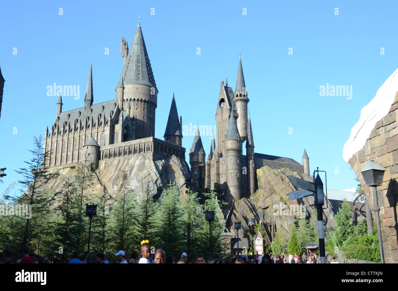 Inside The Wizarding World Of Harry Potter at Universal Islands of ...