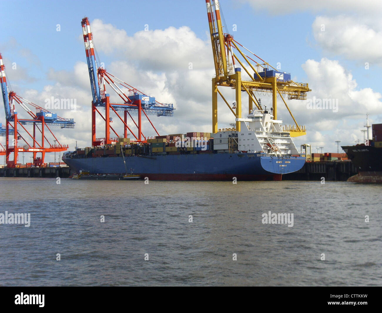 The container ship Conti Singa is docked at the Bremerhaven container ...