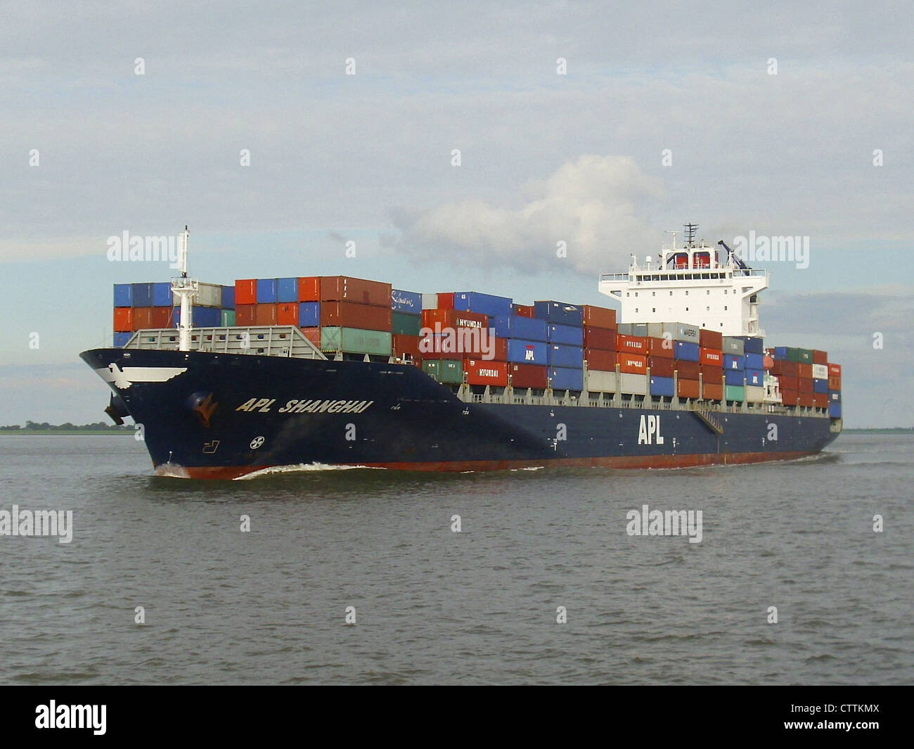The container ship 'APL Shanghai' is seen navigating the Weser River ...