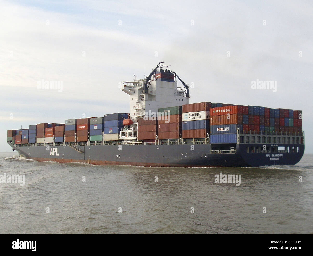 The container ship APL Shanghai navigates the Weser River near ...