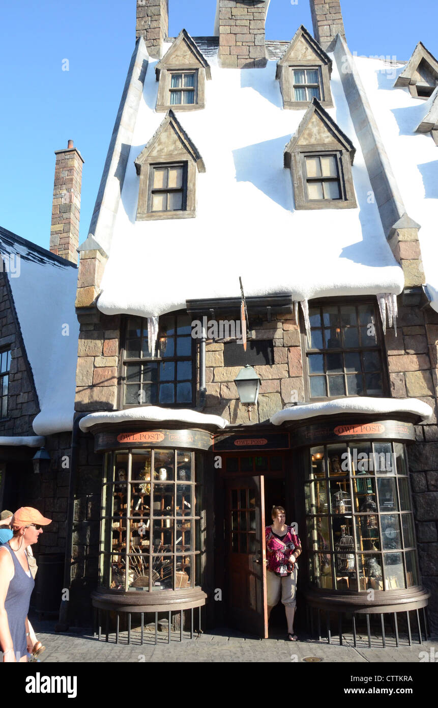Inside The Wizarding World Of Harry Potter at Universal Islands of ...