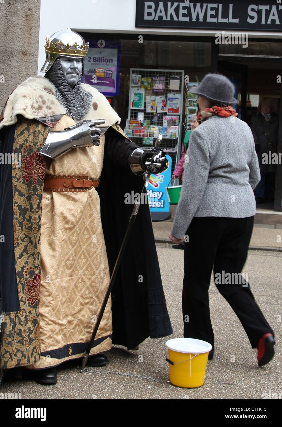 Living Statue Street Performer in the Peak District Town of Bakewell ...