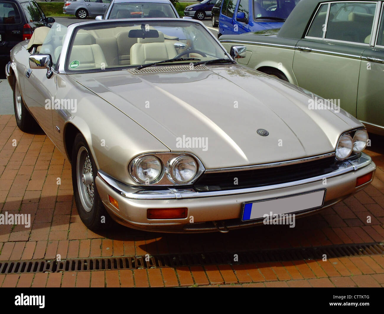 Jaguar xjs convertible hi-res stock photography and images - Alamy