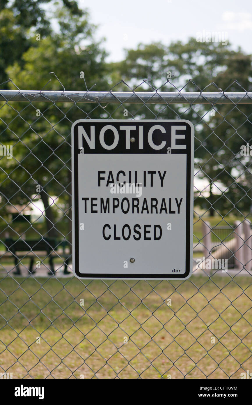 Temporarily closed sign hi-res stock photography and images - Alamy