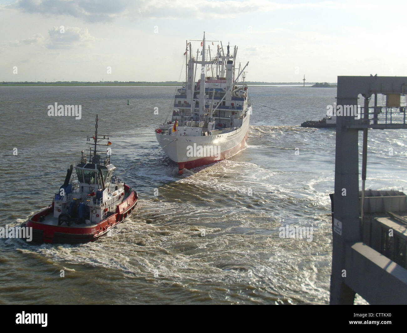 Ship arrival hi-res stock photography and images - Alamy