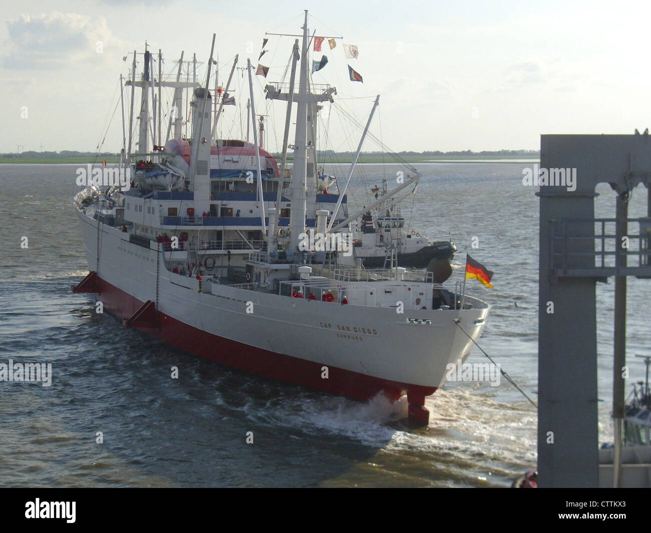 Ship arrival hi-res stock photography and images - Alamy
