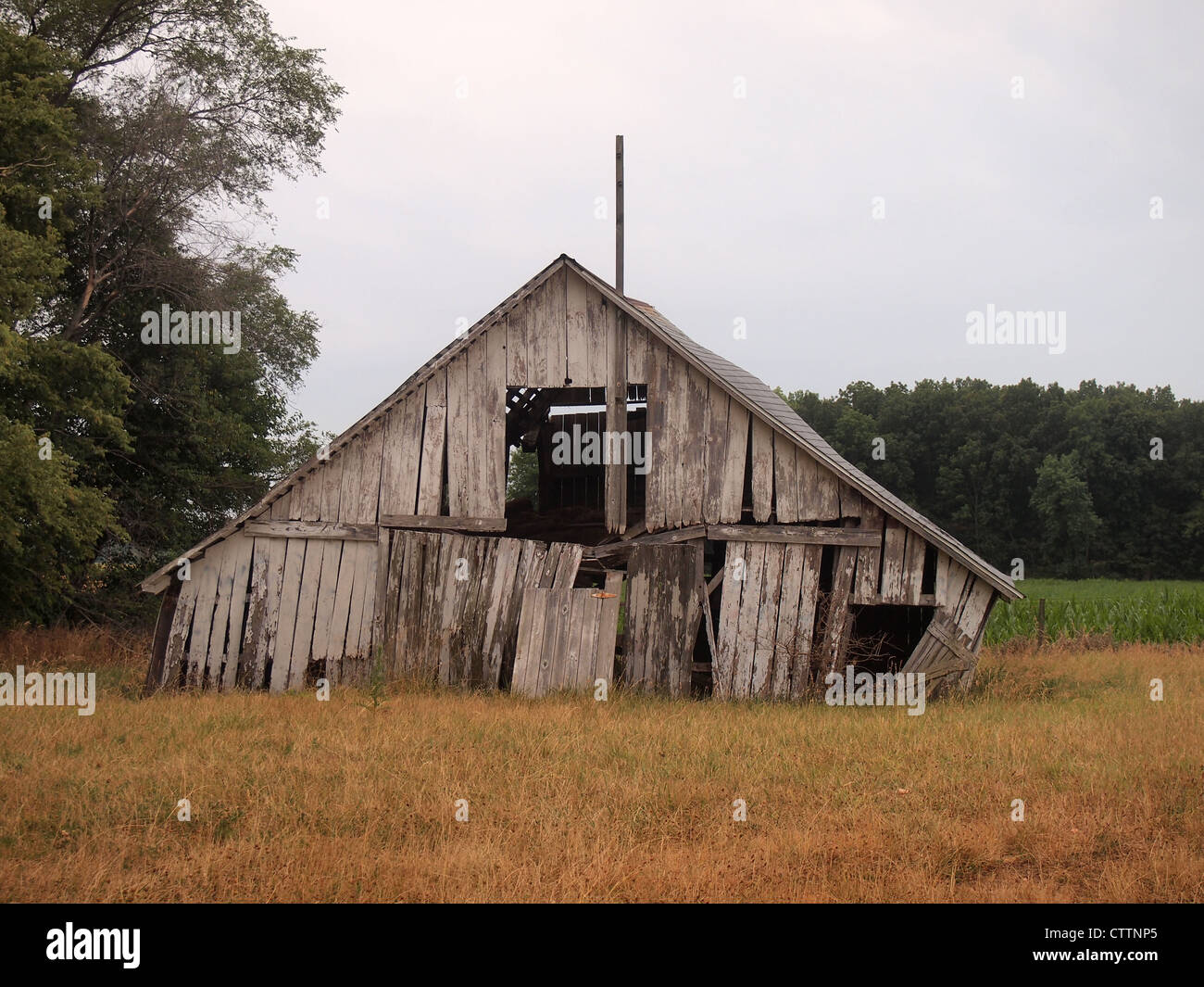 Falling down decrepit hi-res stock photography and images - Alamy