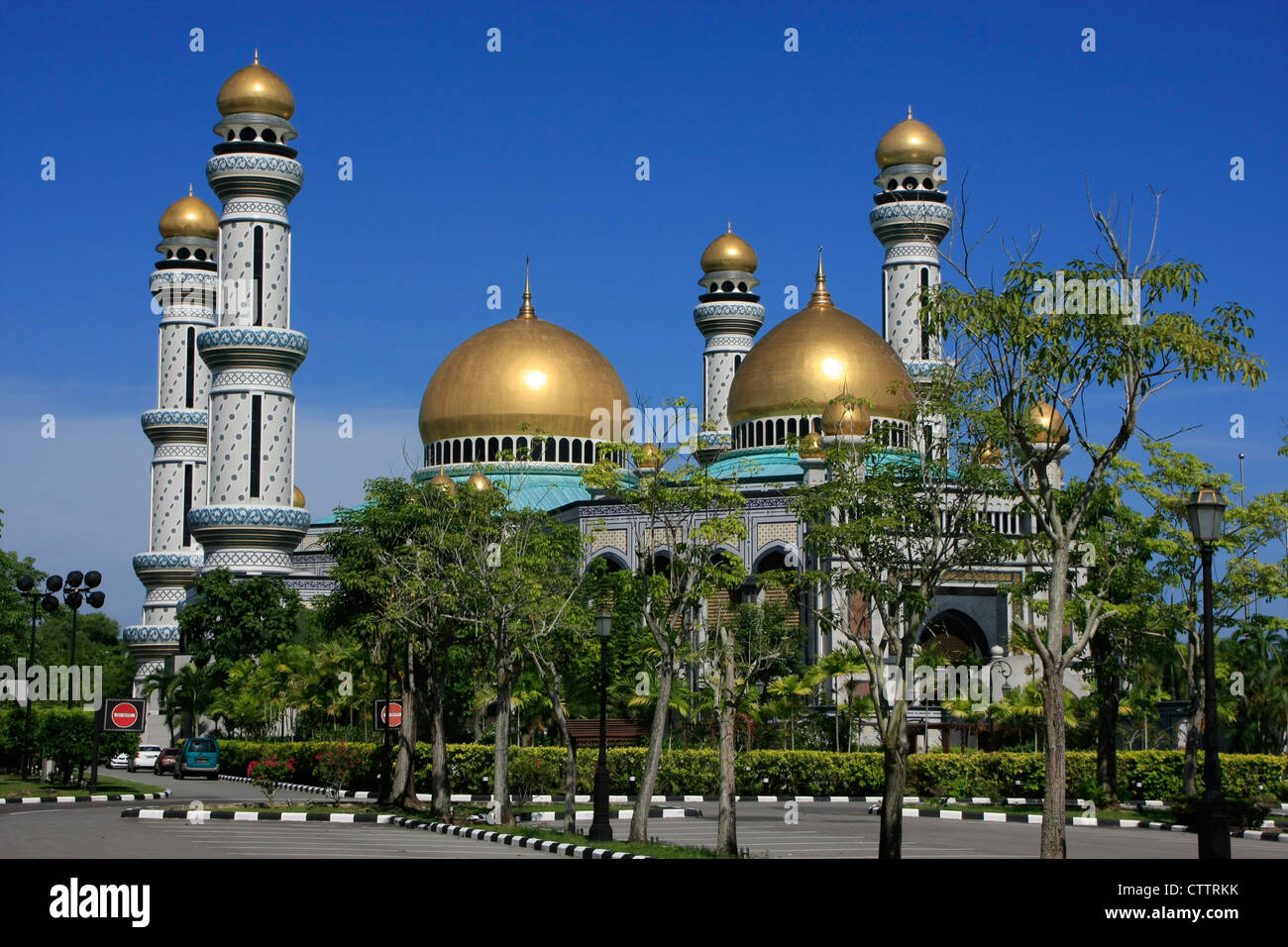 Jame'asr Hassanil Bolkiah Mosque, Bandar Seri Begawan, Brunei ...