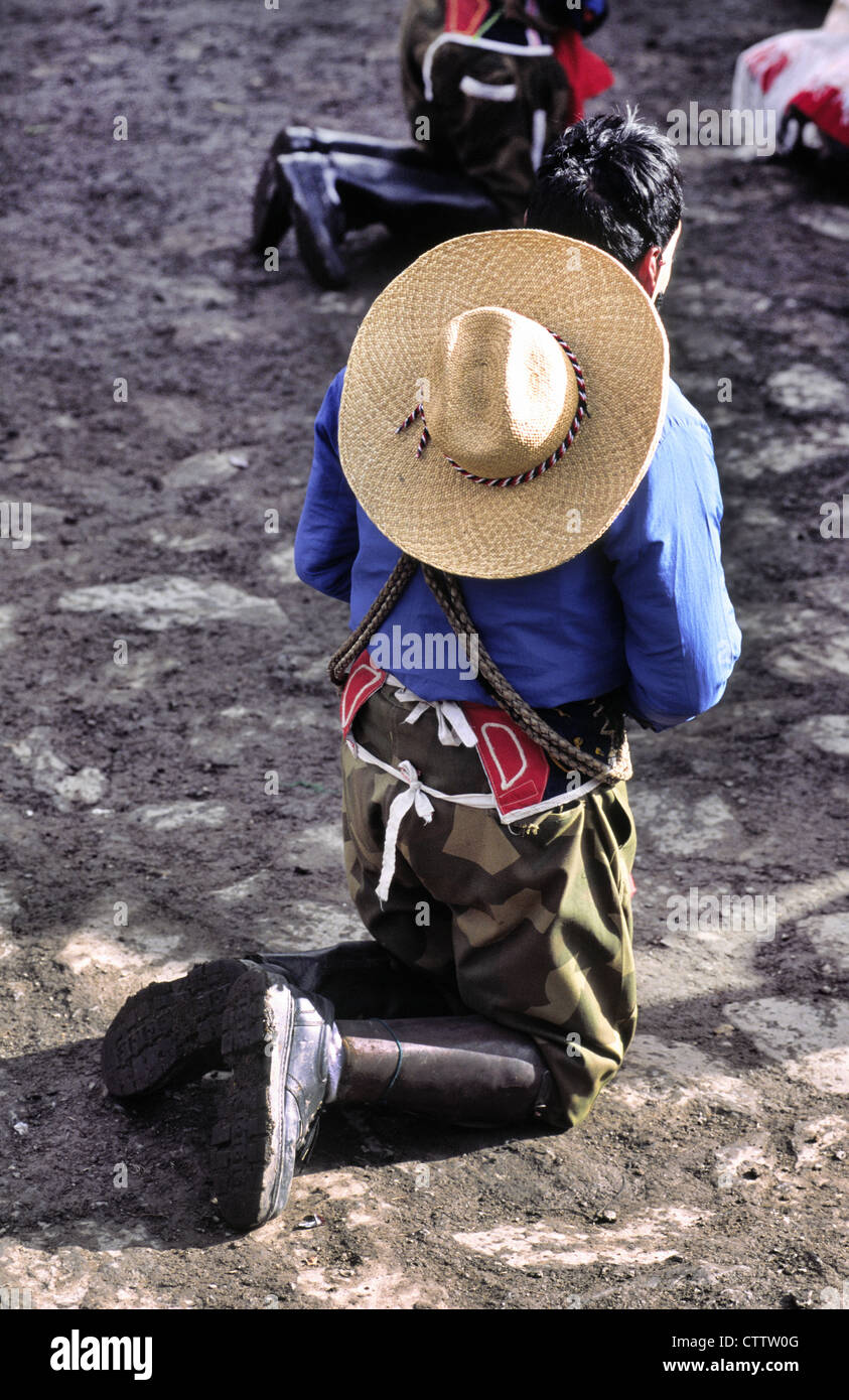 Native american indian man praying hi-res stock photography and images ...