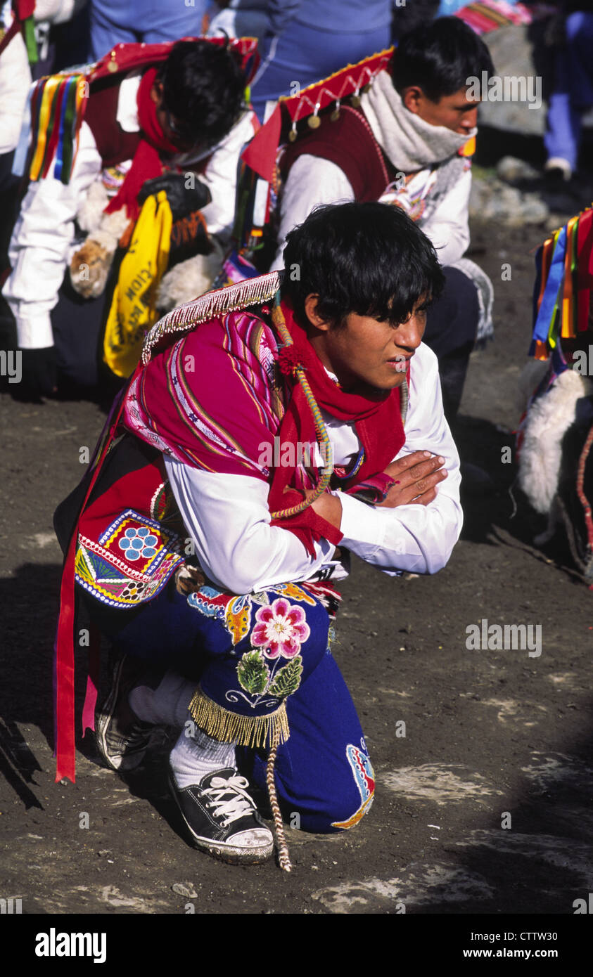 Native american indian man praying hi-res stock photography and images ...