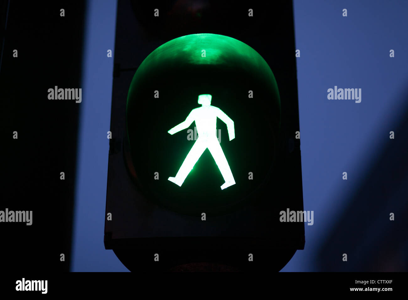 Traffic light pedestrian walk sign hi-res stock photography and images ...