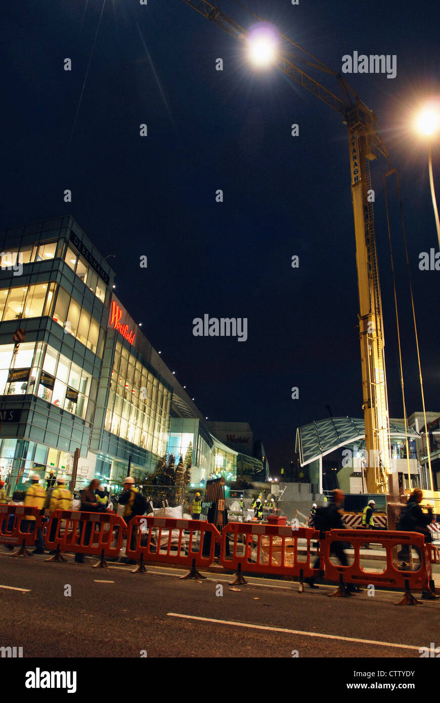 Road night construction workers hi-res stock photography and images - Alamy