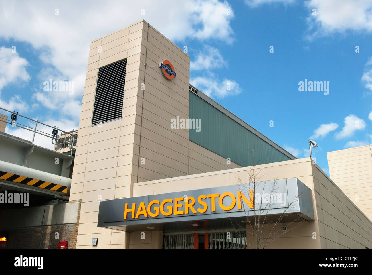 East london line haggerston hi-res stock photography and images - Alamy