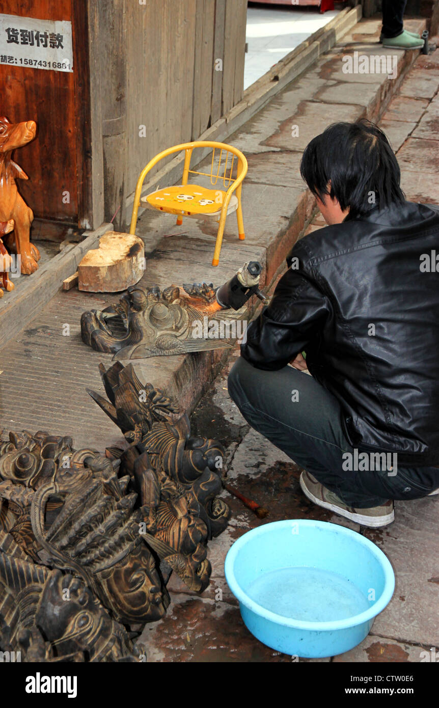 Traditional chinese craftsmanship hi-res stock photography and images ...