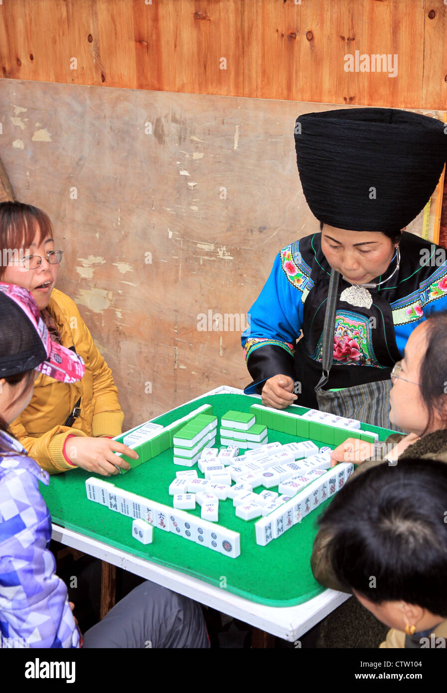 People playing mahjong in a street of Fenghuang Stock Photo - Alamy