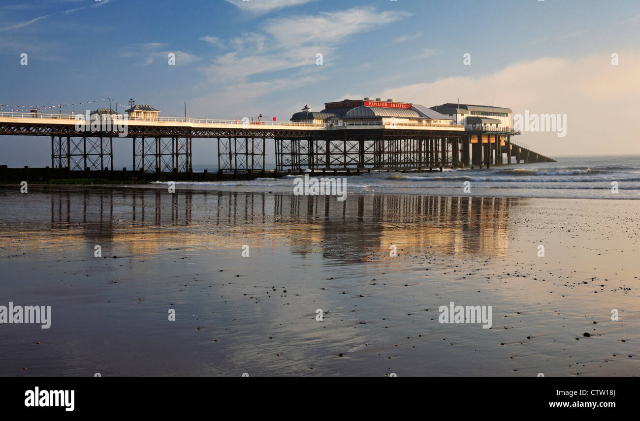 Cromer beach house hi-res stock photography and images - Alamy
